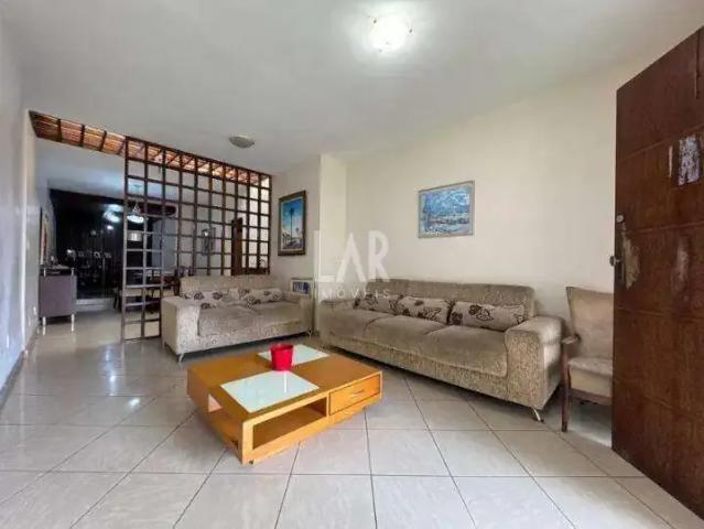 Casa / Sobrado para Venda em Belo Horizonte/MG Sagrada Família 5 Quartos