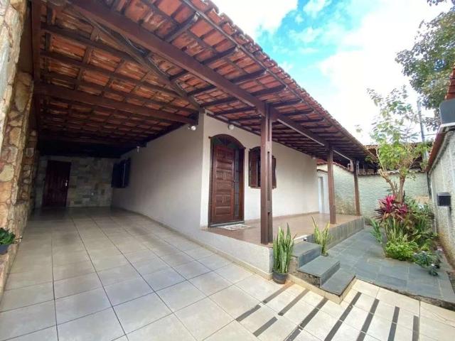 Casa / Sobrado para Venda em Belo Horizonte/MG Santa Mônica 4 Quartos