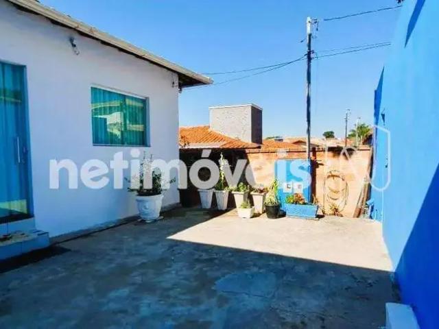 Casa / Sobrado para Venda em Belo Horizonte/MG Santa Mônica 4 Quartos