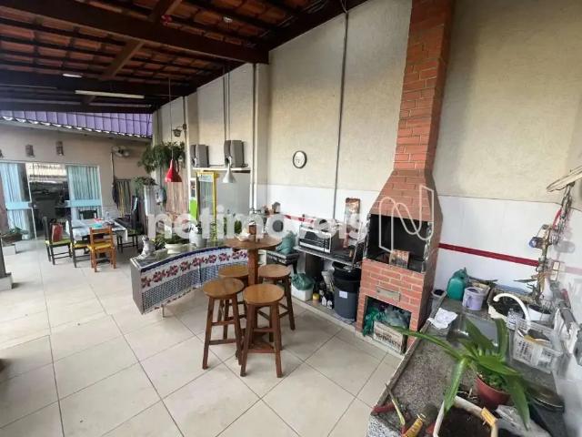 Casa / Sobrado para Venda em Belo Horizonte/MG Santa Mônica 5 Quartos