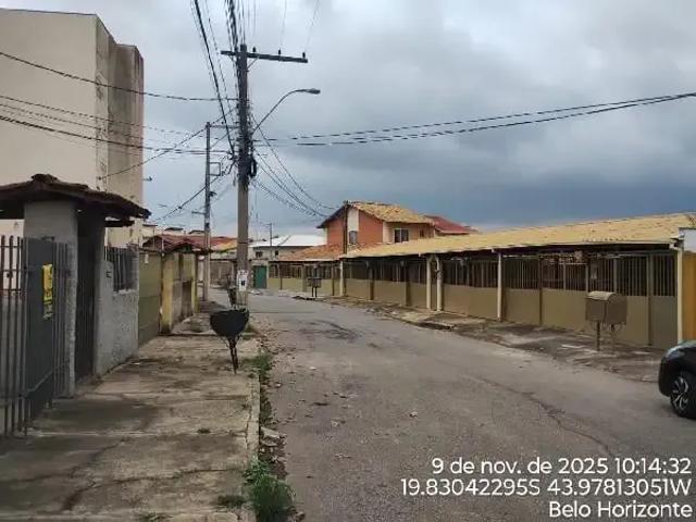 Casa / Sobrado para Venda em Belo Horizonte/MG Santa Mônica 2 Quartos