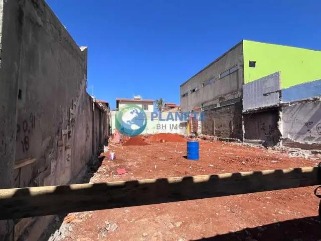 Casa / Sobrado para Venda em Belo Horizonte/MG Santa Mônica 3 Quartos