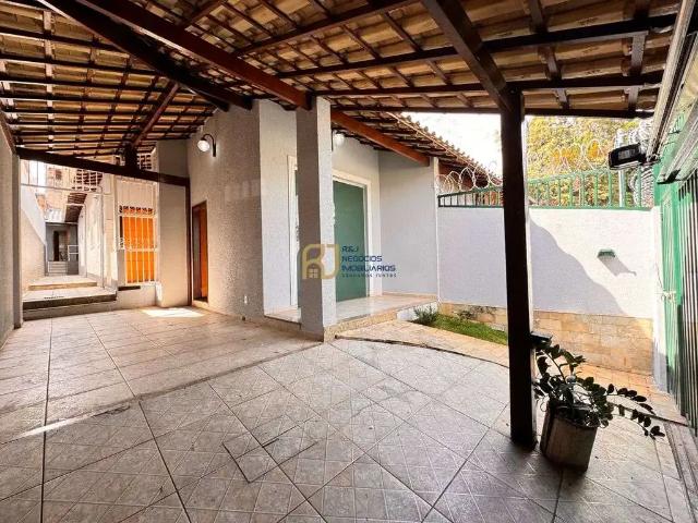 Casa / Sobrado para Venda em Belo Horizonte/MG Santa Mônica 3 Quartos