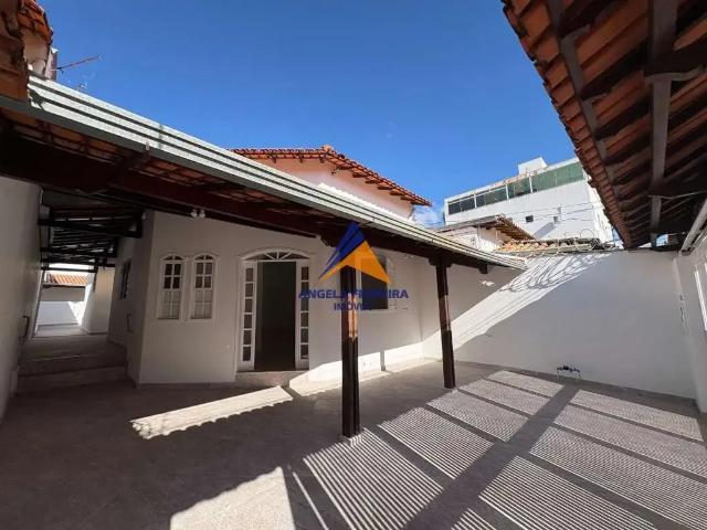 Casa / Sobrado para Venda em Belo Horizonte/MG Santa Mônica 3 Quartos