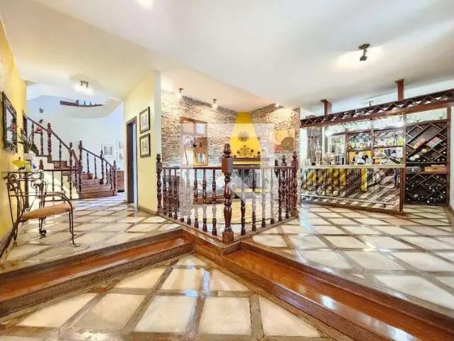 Casa / Sobrado para Venda em Belo Horizonte/MG Santa Lúcia 5 Quartos