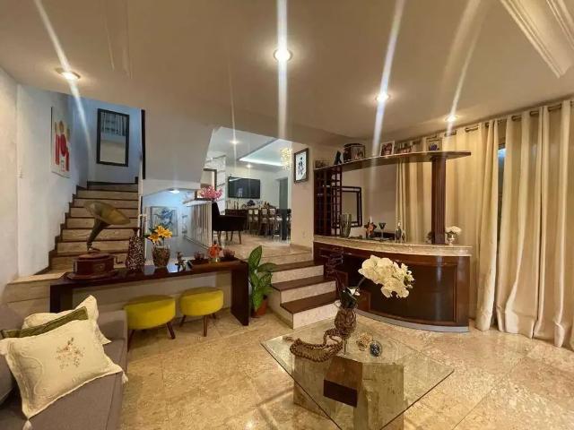 Casa / Sobrado para Venda em Belo Horizonte/MG Santa Lúcia 5 Quartos