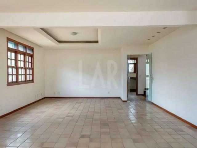 Casa / Sobrado para Venda em Belo Horizonte/MG Santa Tereza 8 Quartos