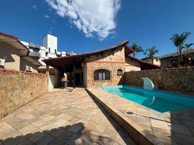 Casa / Sobrado para Venda em Bertioga/SP Maitinga 4 Quartos