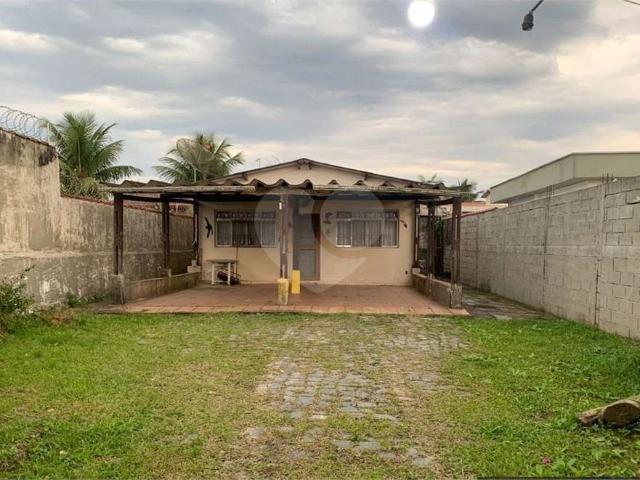 Casa / Sobrado para Venda em Bertioga/SP Boraceia 3 Quartos