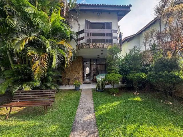 Casa / Sobrado para Venda em Bertioga/SP Centro 4 Quartos