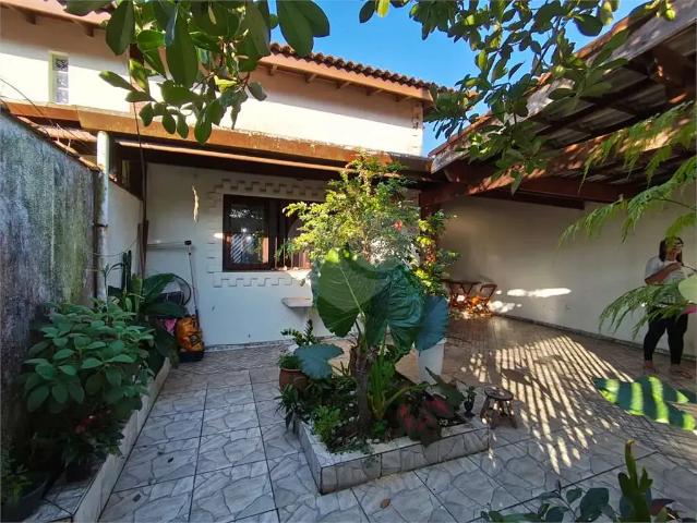 Casa / Sobrado para Venda em Bertioga/SP Centro 3 Quartos