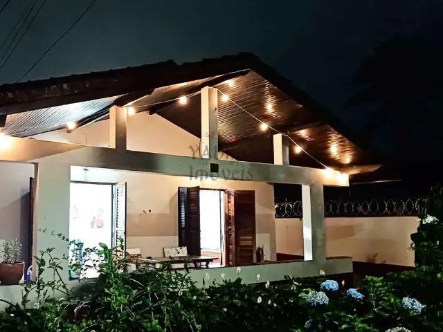 Casa / Sobrado para Venda em Bertioga/SP Centro 3 Quartos