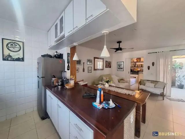 Casa / Sobrado para Venda em Bertioga/SP Centro 3 Quartos
