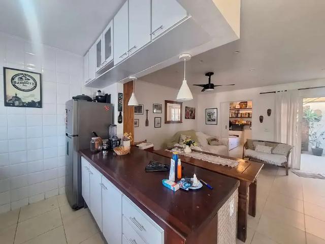 Casa / Sobrado para Venda em Bertioga/SP Centro 3 Quartos