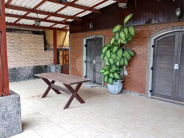 Casa / Sobrado para Venda em Bertioga/SP Vista Linda 3 Quartos