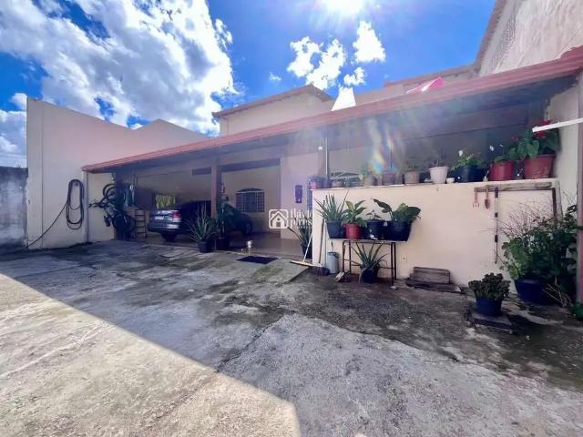 Casa / Sobrado para Venda em Betim/MG Niterói 3 Quartos