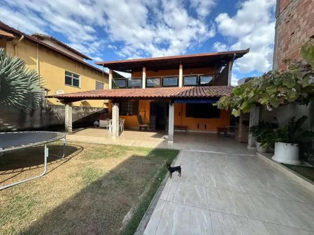 Casa / Sobrado para Venda em Betim/MG Niterói 4 Quartos