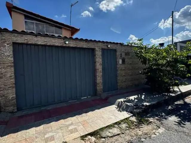 Casa / Sobrado para Venda em Betim/MG Alto das Flores 4 Quartos