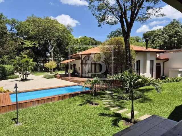 Casa / Sobrado para Venda em Betim/MG Casa Amarela 5 Quartos