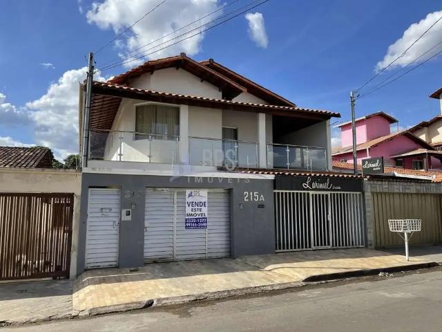 Casa / Sobrado para Venda em Betim/MG Chácaras 3 Quartos