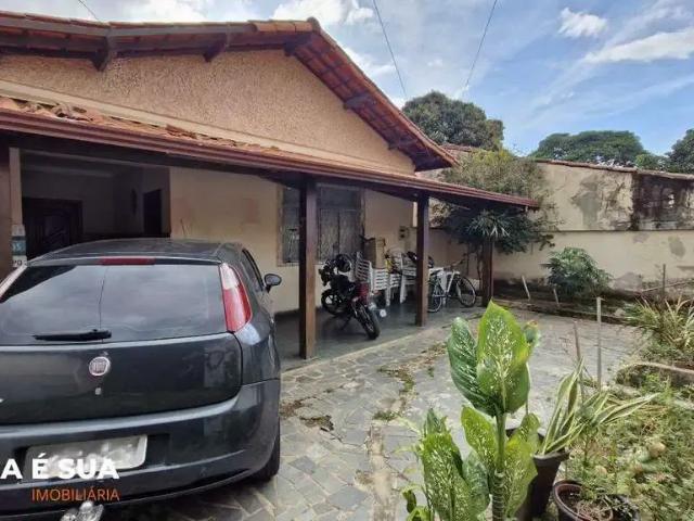 Casa / Sobrado para Venda em Betim/MG Chácaras 4 Quartos