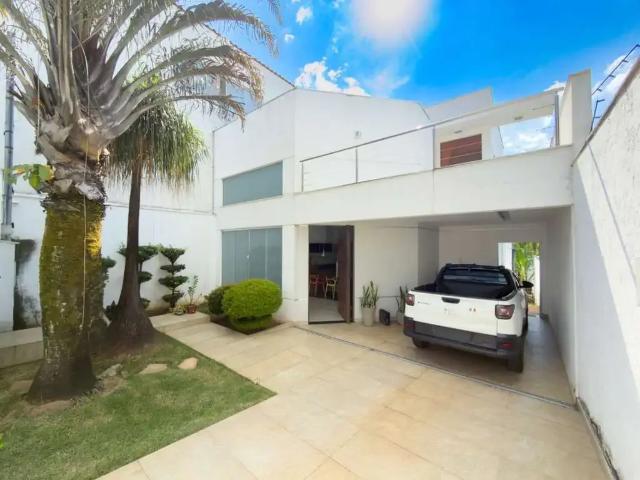 Casa / Sobrado para Venda em Betim/MG Chácara 4 Quartos