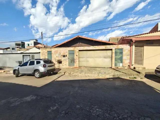 Casa / Sobrado para Venda em Betim/MG Cidade Verde 5 Quartos