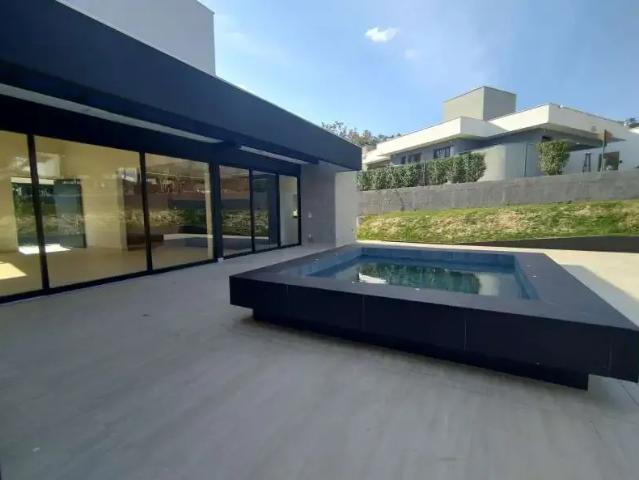 Casa / Sobrado para Venda em Betim/MG Gran Royale 4 Quartos
