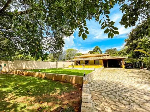 Casa / Sobrado para Venda em Betim/MG Quintas do Godoy 4 Quartos