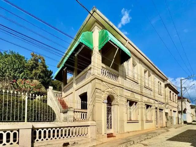 Casa / Sobrado para Venda em Bicas/MG Centro 6 Quartos
