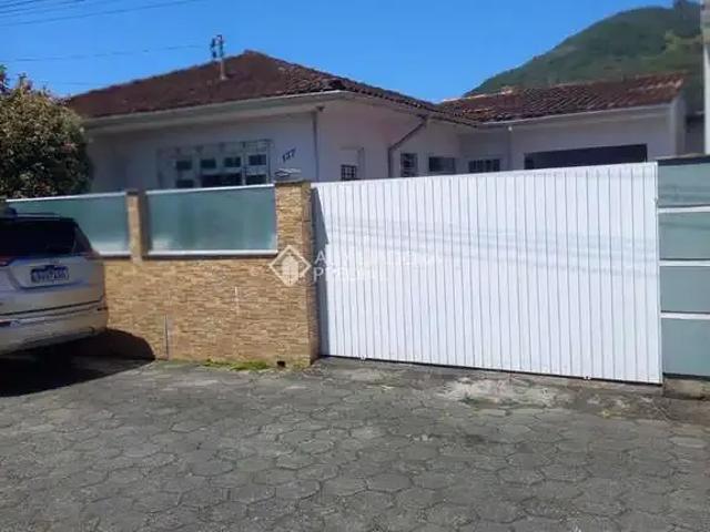 Casa / Sobrado para Venda em Biguaçu/SC Fundos 2 Quartos