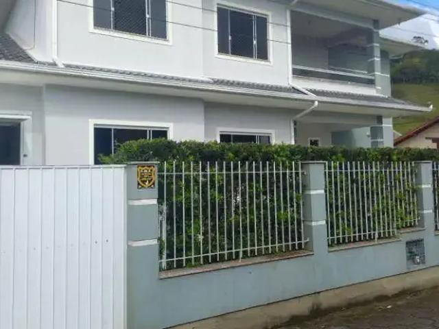 Casa / Sobrado para Venda em Biguaçu/SC Fundos 4 Quartos