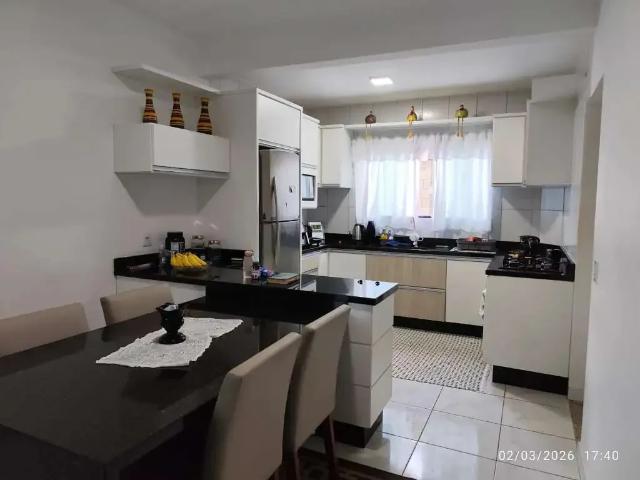 Casa / Sobrado para Venda em Biguaçu/SC Fundos 4 Quartos