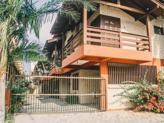 Casa / Sobrado para Venda em Bombinhas/SC Bombas 3 Quartos