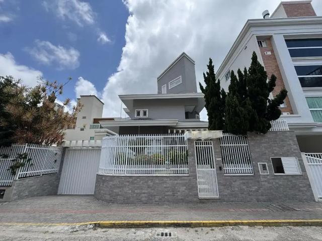 Casa / Sobrado para Venda em Bombinhas/SC Bombas 5 Quartos