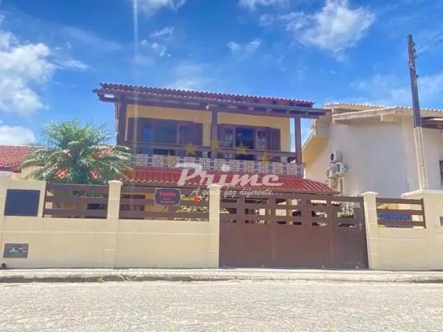 Casa / Sobrado para Venda em Bombinhas/SC Canto Grande 4 Quartos