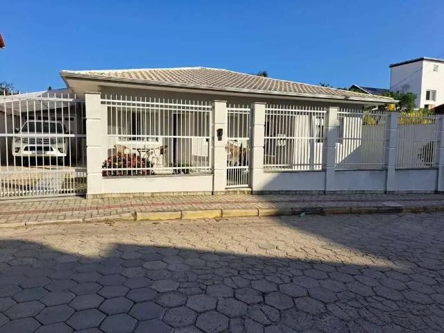 Casa / Sobrado para Venda em Bombinhas/SC Centro 3 Quartos