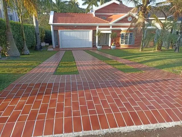 Casa / Sobrado para Venda em Boa Vista da Aparecida/PR Residencial Marina Doce Vida 2 4 Quartos