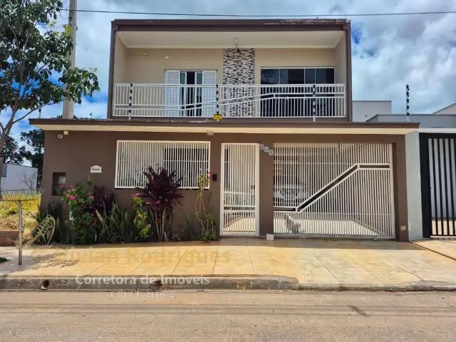 Casa / Sobrado para Venda em Boituva/SP Vila dos Ipês 4 Quartos