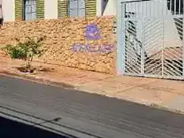Casa / Sobrado para Venda em Botucatu/SP Alto 4 Quartos