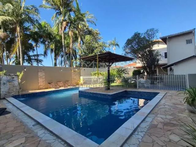 Casa / Sobrado para Venda em Botucatu/SP Centro 4 Quartos