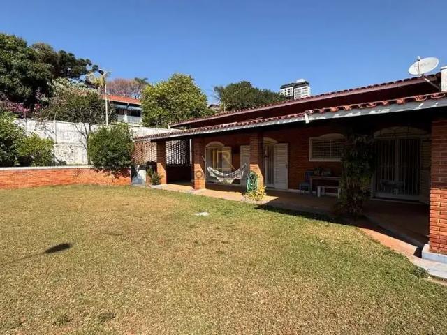 Casa / Sobrado para Venda em Botucatu/SP Centro 3 Quartos
