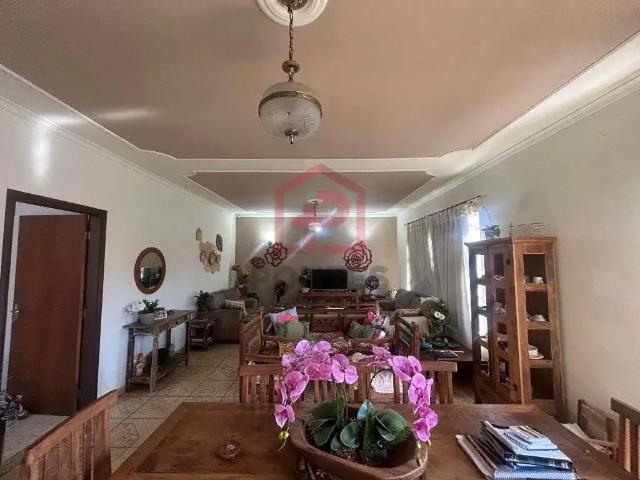 Casa / Sobrado para Venda em Botucatu/SP Centro 3 Quartos