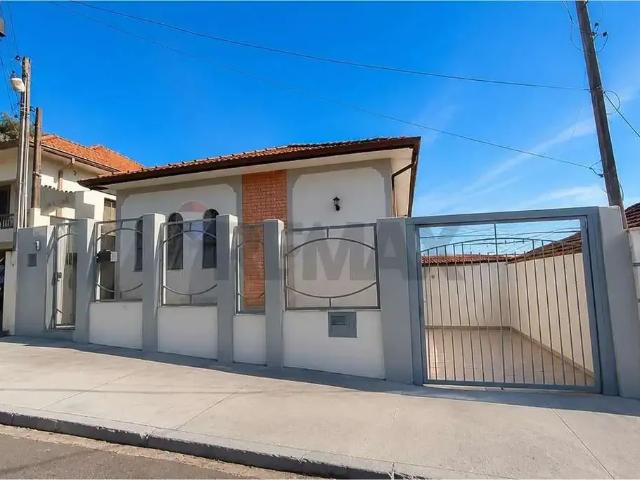 Casa / Sobrado para Venda em Botucatu/SP Centro 3 Quartos