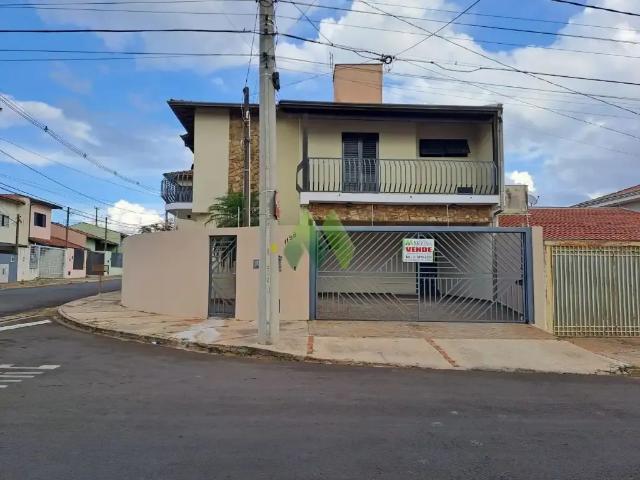 Casa / Sobrado para Venda em Botucatu/SP Conjunto Residencial Jardim do Mirante 4 Quartos
