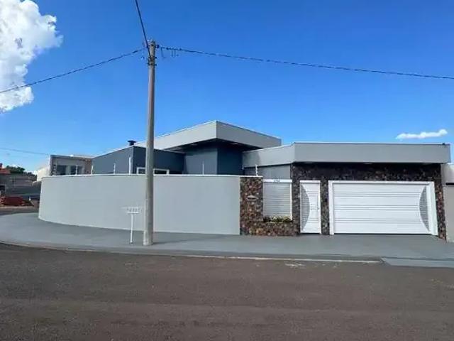 Casa / Sobrado para Venda em Botucatu/SP Jardim Ypê 3 Quartos