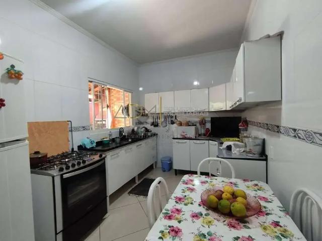 Casa / Sobrado para Venda em Botucatu/SP Jardim Iolanda 4 Quartos