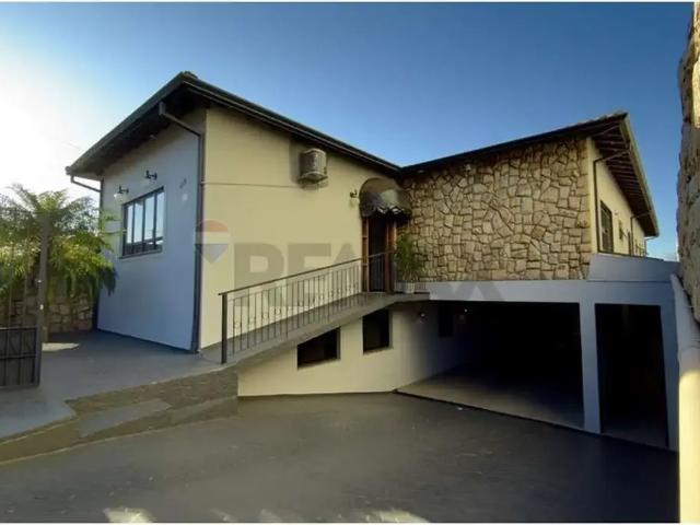 Casa / Sobrado para Venda em Botucatu/SP Jardim Paraíso 4 Quartos
