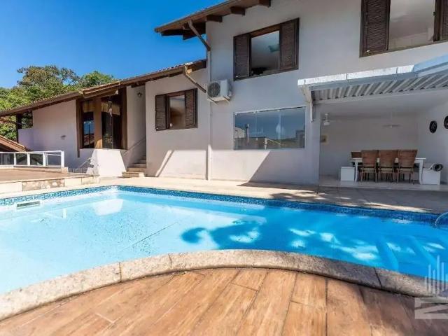 Casa / Sobrado para Venda em Blumenau/SC Água Verde 4 Quartos