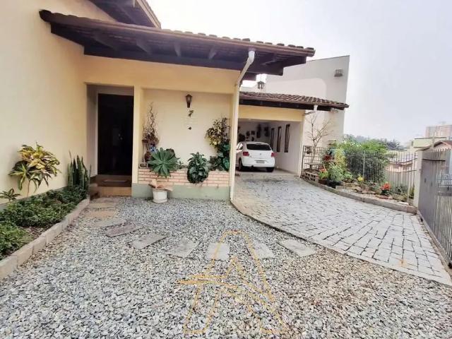 Casa / Sobrado para Venda em Blumenau/SC Água Verde 4 Quartos